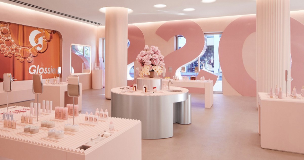 พาไปส่อง Glossier Flagship Store สาขาใหม่ใน L.A. เปิดวันนี้เป็นวันแรก!