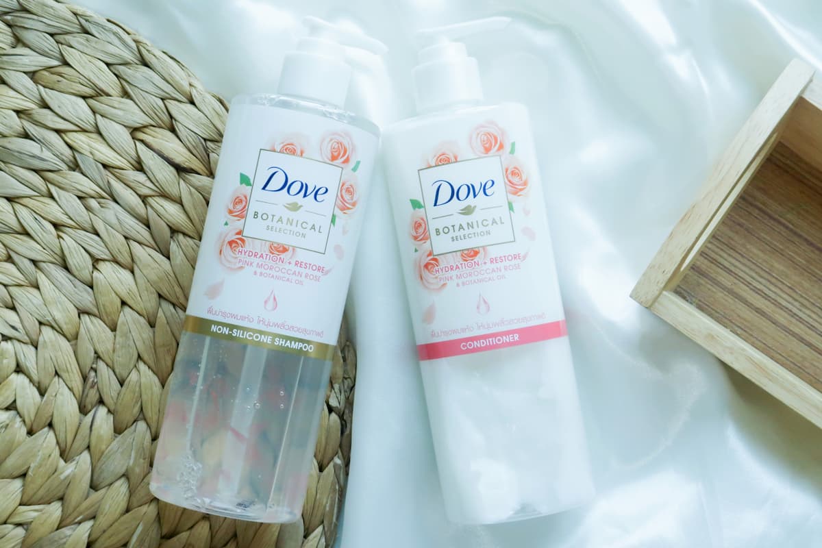 Dove Botanical Selection บำรุงผมนุ่มพลิ้วเบาสบาย เหมือนกลีบดอกไม้