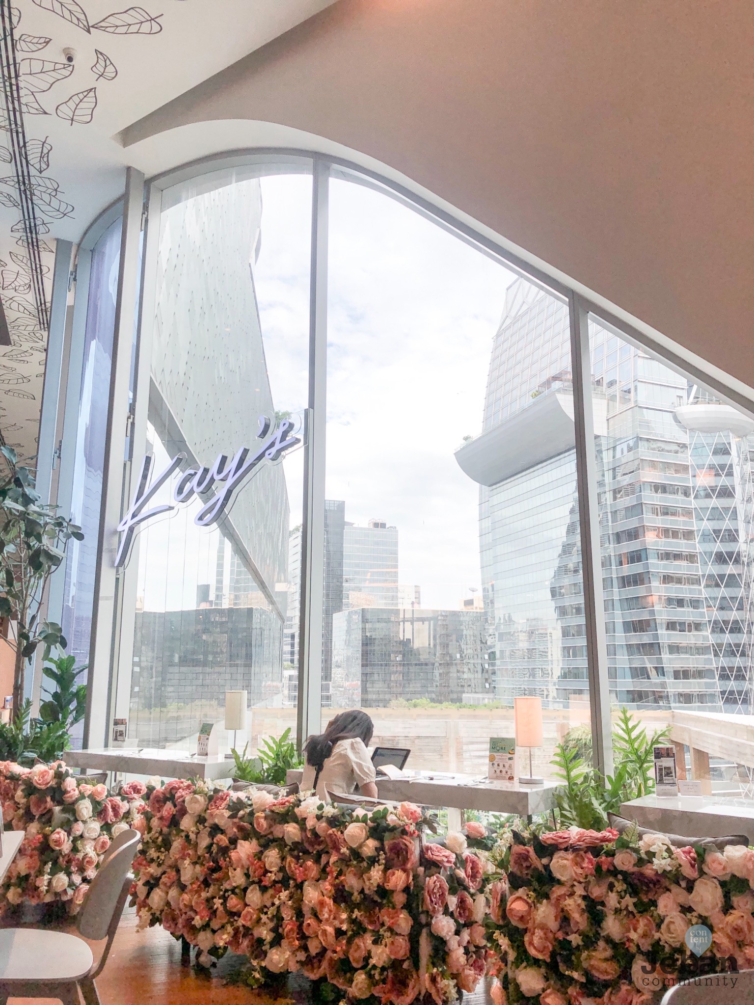 รีวิว Kay's Boutique Cafe คาเฟ่ดอกไม้ใจกลางเมือง [น่ารักมากกก!!]