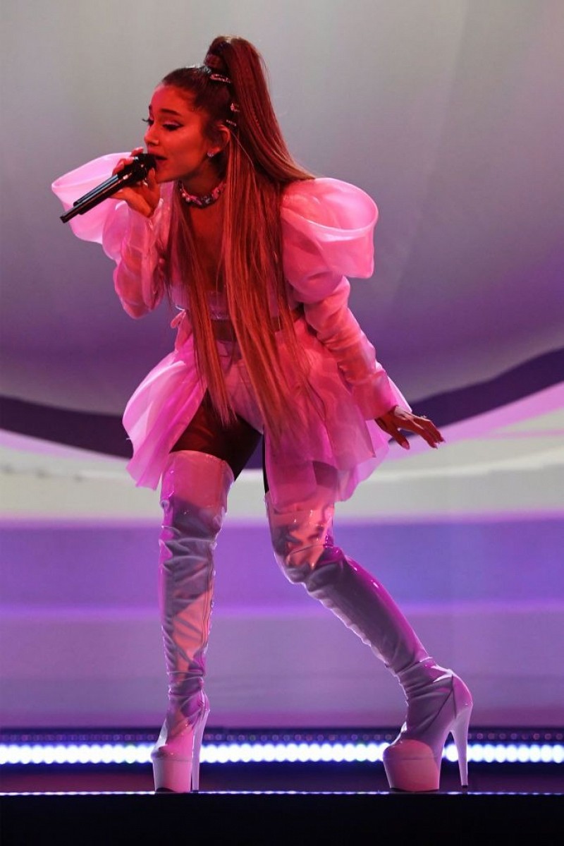 เบื้องหลังลุคเจ้าสาวสวยเริ่ดของ Ariana Grande