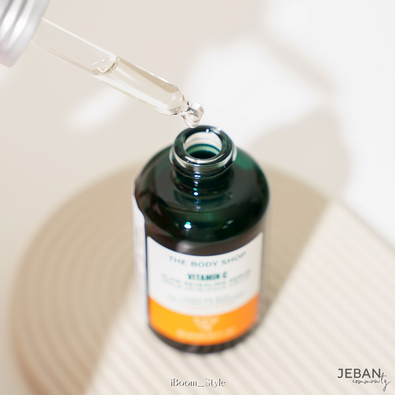 ผิวโกลว์ใสให้ 10 ไปกับ THE BODY SHOP Glow Revealing Vitamin C Serum