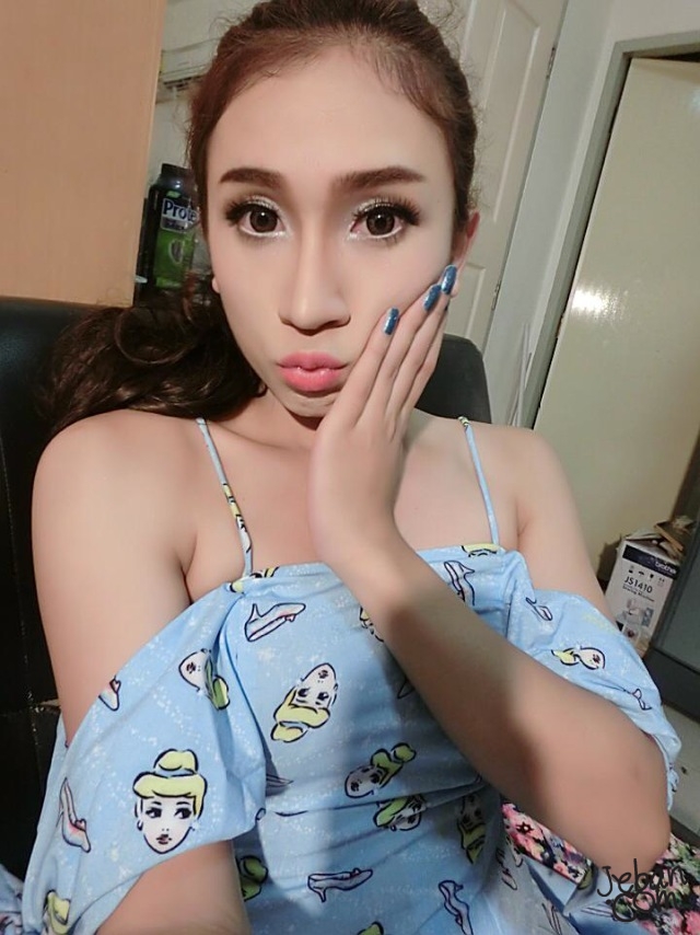 How to "แต่งหน้าไปรับปริญญาแบบเจ้าหญิง" ( Cinderella glam )