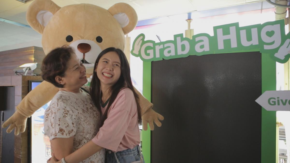 ชวนสาวๆ แสดงความรักกับแม่ผ่านแคมเปญ Grab A Hug